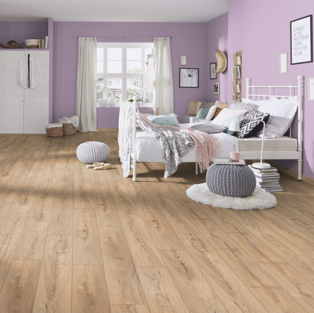 Krono Original Vintage Classic K477 Natural Carpenter Oak laminált padló – GyőriPadló